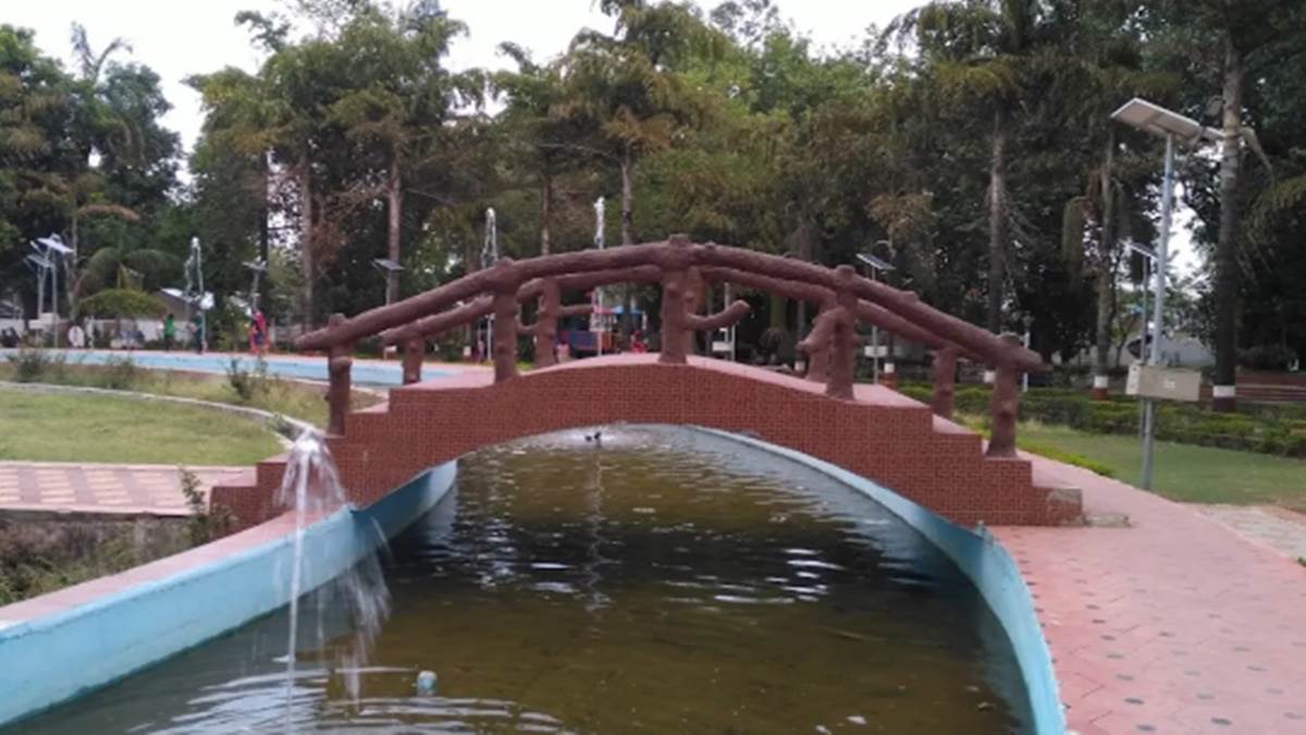 New Year 2024 In Jabalpur : 2024 का स्‍वागत कर टैगोर उद्यान में पिकनिक ...