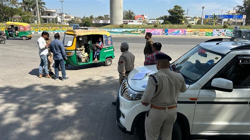 Indore News: इंदौर में बिना परमिट के चल रहे नो आटो रिक्शा जब्त - Indore ...
