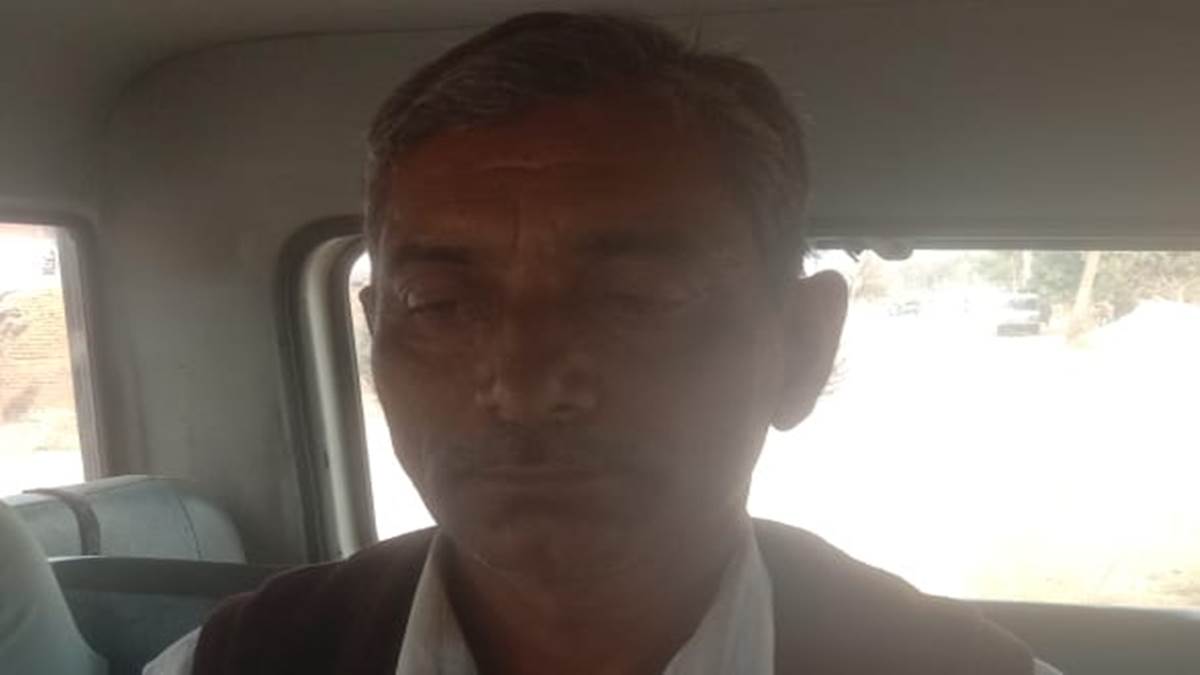 Rewa News : रीवा में सीमांकन के लिए 3000 रिश्वत ले रहे पटवारी को दबोचा, देखें वीडियो - Patwari ...