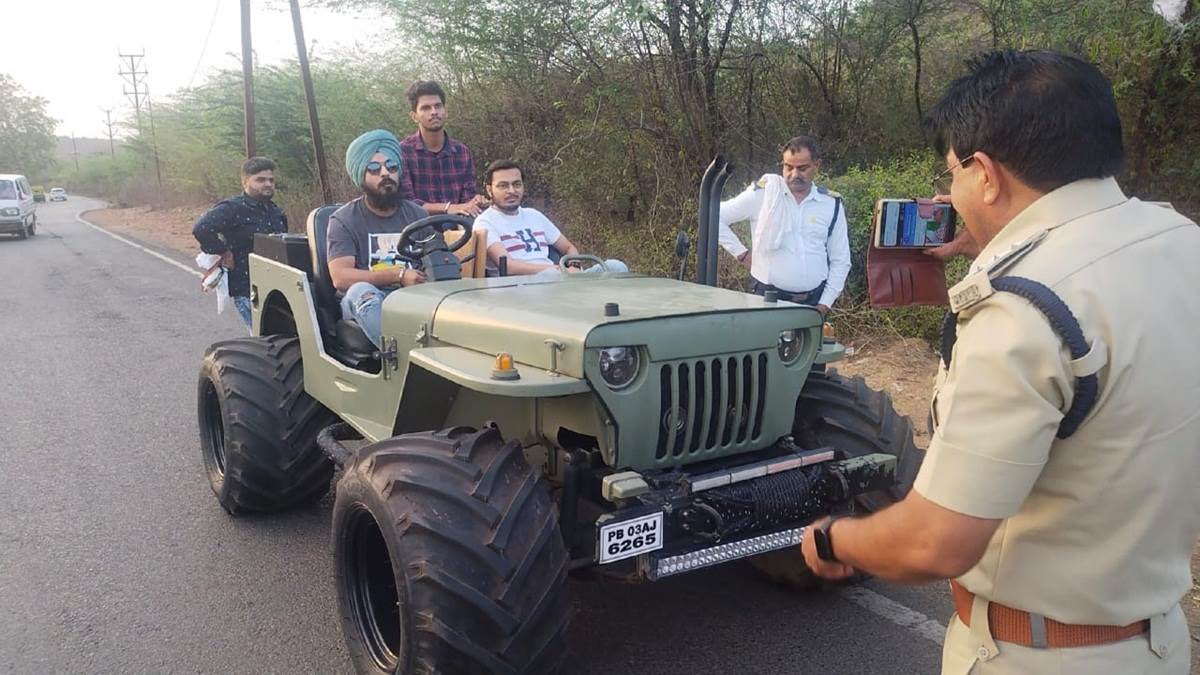 Gwalior News: जीप के बोनट पर बैठकर बना रहे थे स्टंट वीडियो, डीएसपी ने पकड़ा - Gwalior News: DSP ...