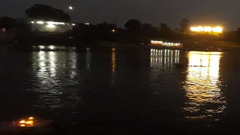 Today in Jabalpur: ग्वारीघाट में शाम को मां नर्मदा की भव्य आरती का उठा ...