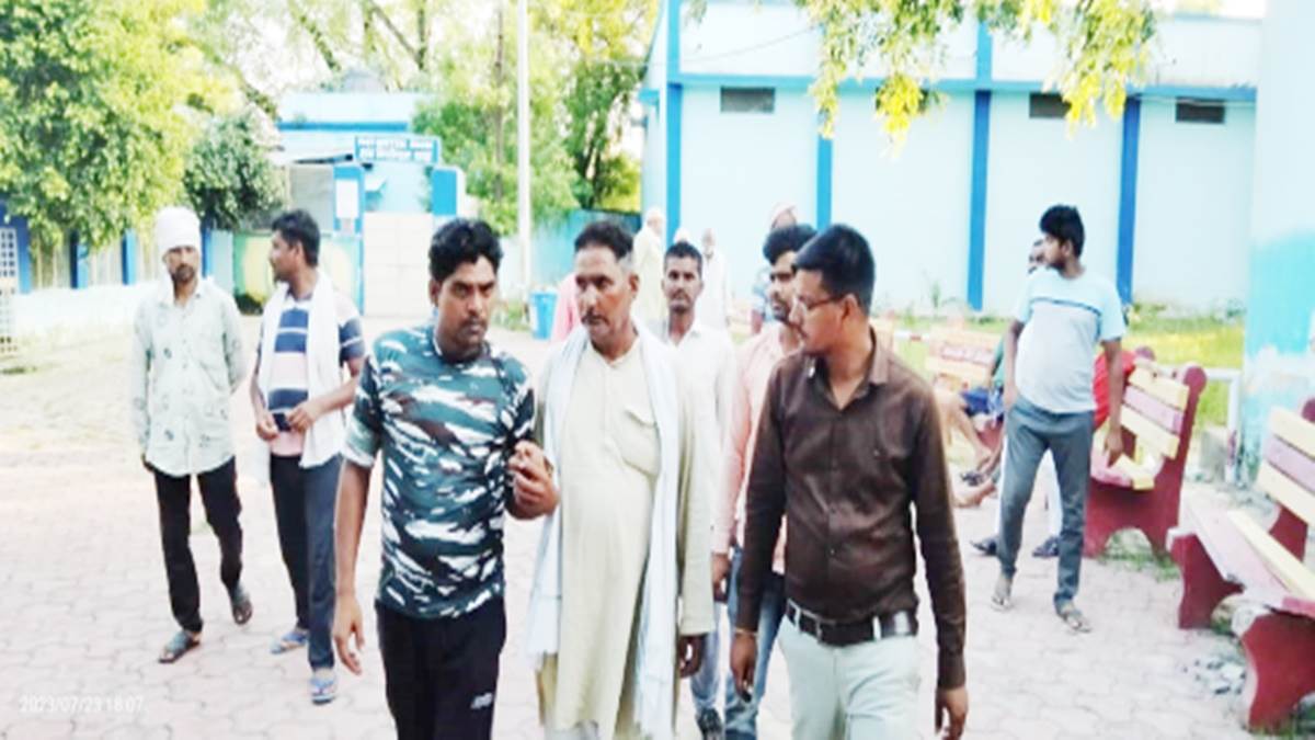 Bhind News: अमृत सरोवर तालाब की पार से फिसलने से दो किशोर पानी में डूबे ...