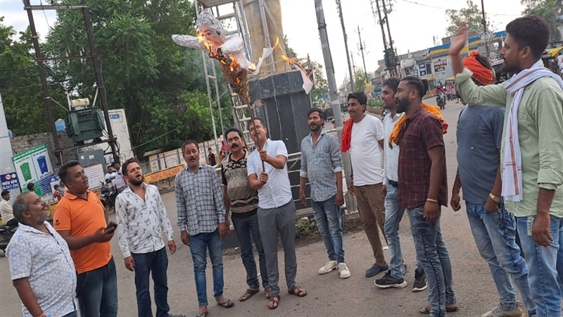 दमोह में चर्च में प्रार्थना करने को कहा, कलावा- तिलक पर पांबदी; मतांतरण ...