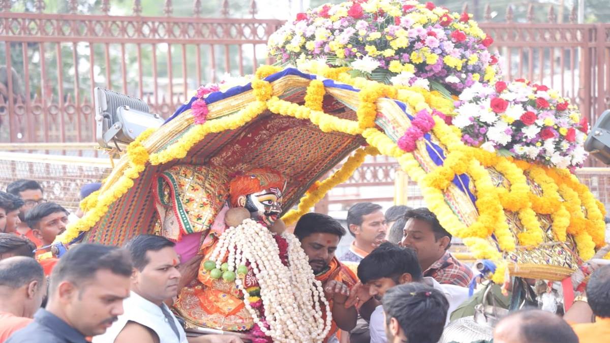 Mahakal Shami Puja: महाकाल मंदिर में मनाया जा रहा दशहरा, पालकी में सवार ...