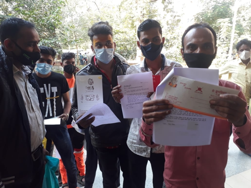 विवाह समारोह की अनुमति के लिए इंदौर कलेक्टर कार्यालय में लगी भीड़ - To ...