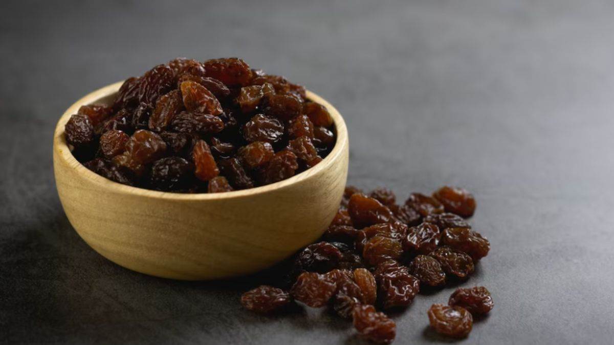 Raisins Benefits in Winter: सर्दियों में इम्यूनिटी बढ़ाने के साथ एनर्जी ...