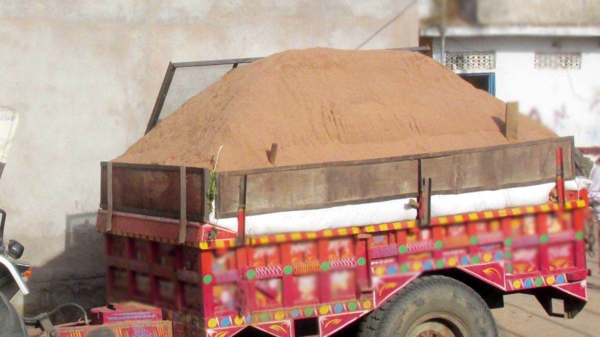 MP में खनन माफिया बेखौफ… टाइगर रिजर्व से रेत की चोरी, रोकने पर वन विभाग ...