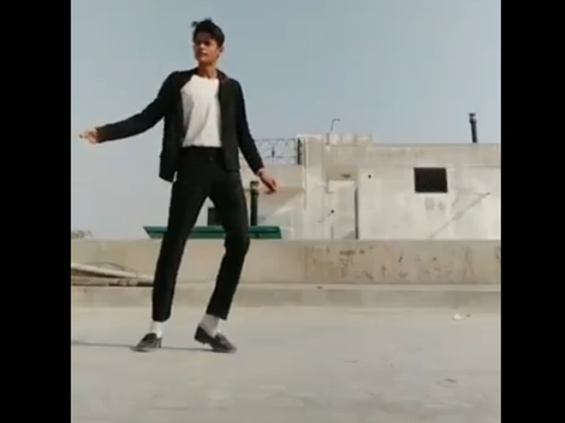 TikTok Star Baba Jackson का डांस नहीं देखा तो क्या देखा, रितिक रोशन भी ...