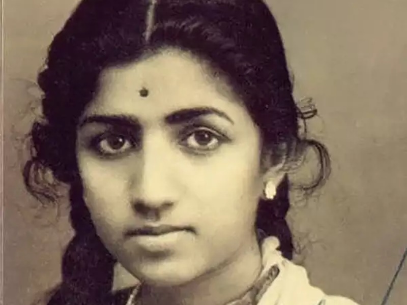 Lata Mangeshkar Special: मिर्च से आवाज खुलने की बात सुन लताजी खाने लगी ...