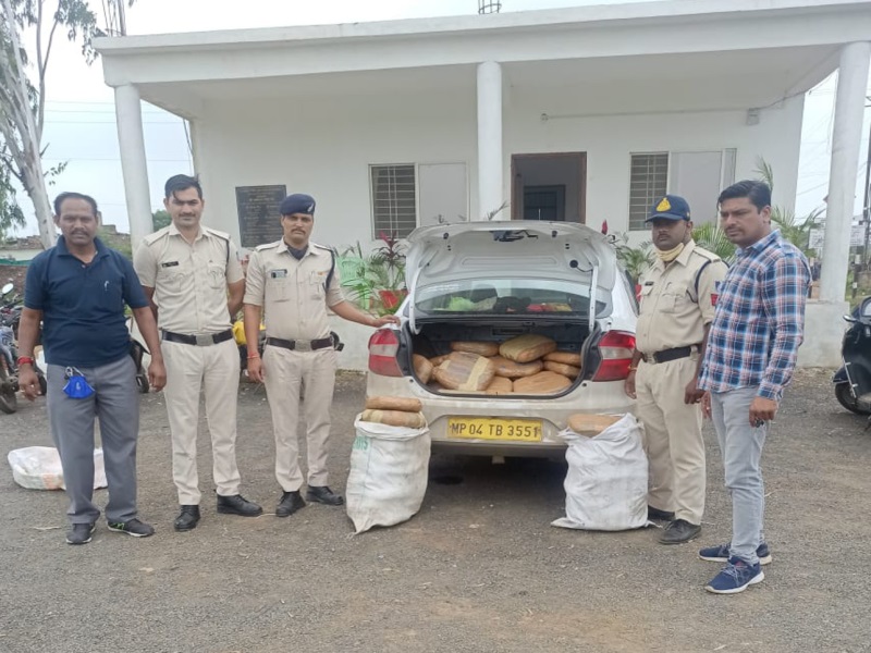 Bhopal Crime News: कार की डिक्की में छिपाकर ला रहे थे 70 किलो गांजा, दो ...