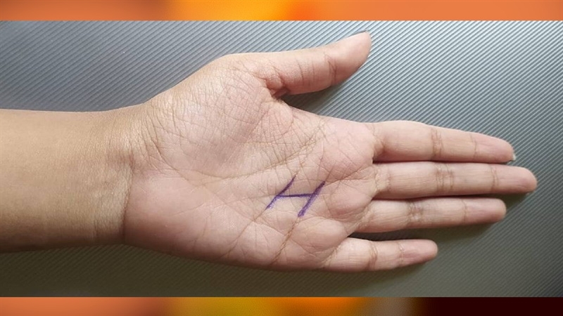 Palmistry Lucky Sign: धनवान बनाता है हथेली पर H का निशान क्या आप भी हैं ...
