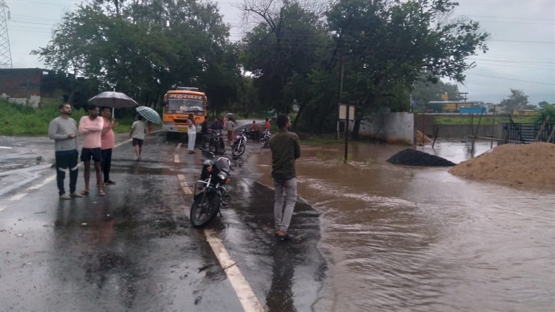 Heavy Rain in Shahdol: शहडोल में भारी बारिश से मुरना नदी में बाढ़ ...