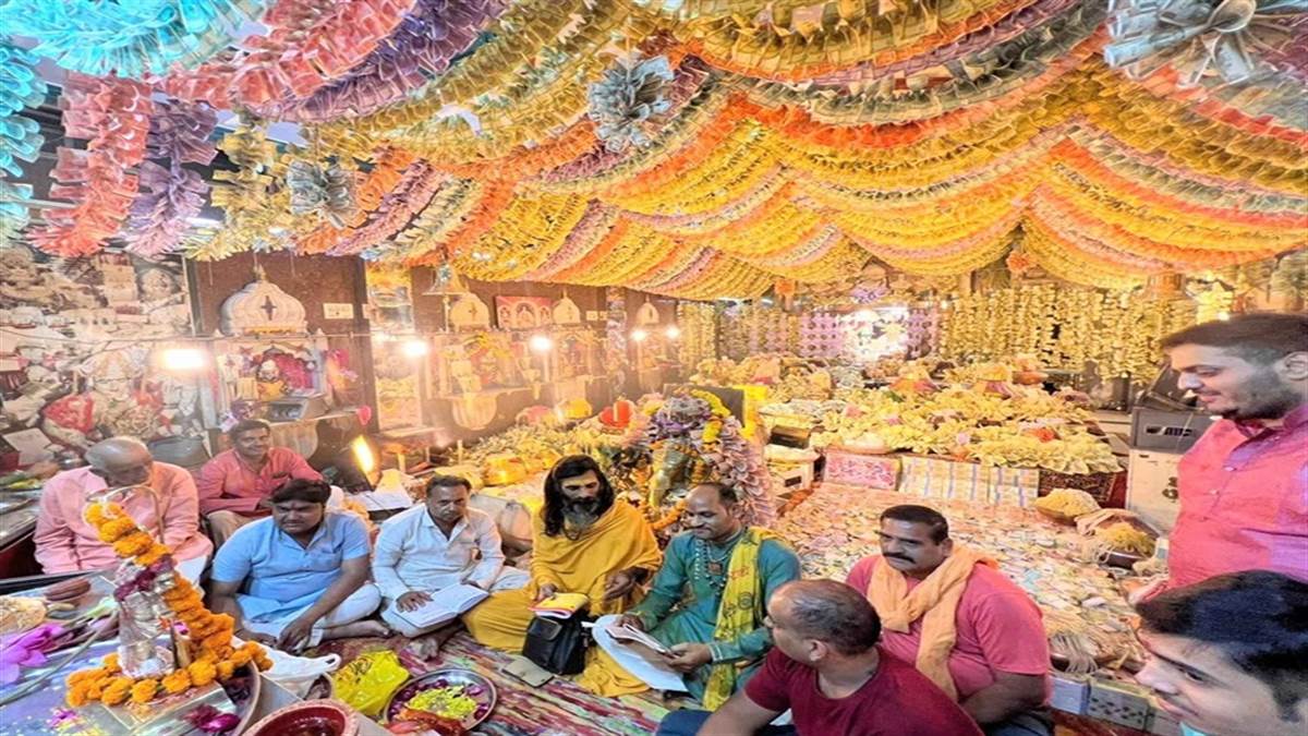Ratlam Mahalaxmi Mandir: महालक्ष्मी मंदिर के पट सुबह 4.41 बजे हुए बंद ...