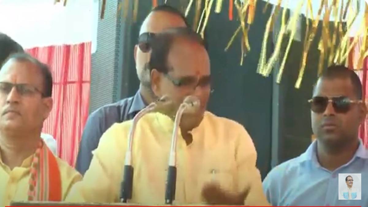 Cm Shivraj in Niwadi: निवाड़ी में शिवराज ने कहा मैं सरकार नहीं चलाता, परिवार चलाता हूं - Cm ...