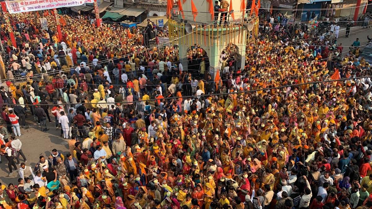 Damoh News : पांच किमी लंबी कलश यात्रा में दमोह जिला पंचायत अध्यक्ष का ...