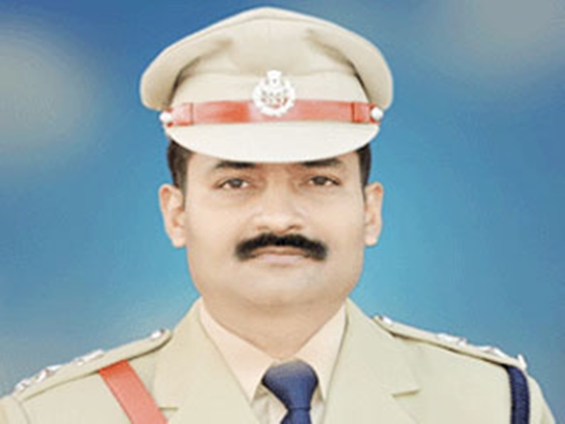 इंदौर पुलिस कमिश्नर हरिनारायण चारी मिश्र को राष्ट्रपति पुलिस पदक ...