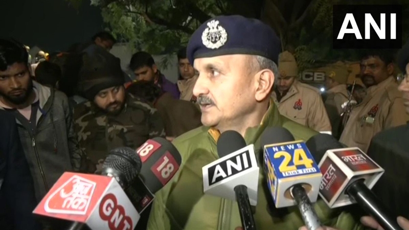Lucknow Building Collapse: लखनऊ में रेस्क्यू ऑपरेशन जारी बिल्डिंग से ... Lucknow Building Collapse: लखनऊ में रेस्क्यू ऑपरेशन जारी बिल्डिंग से ...