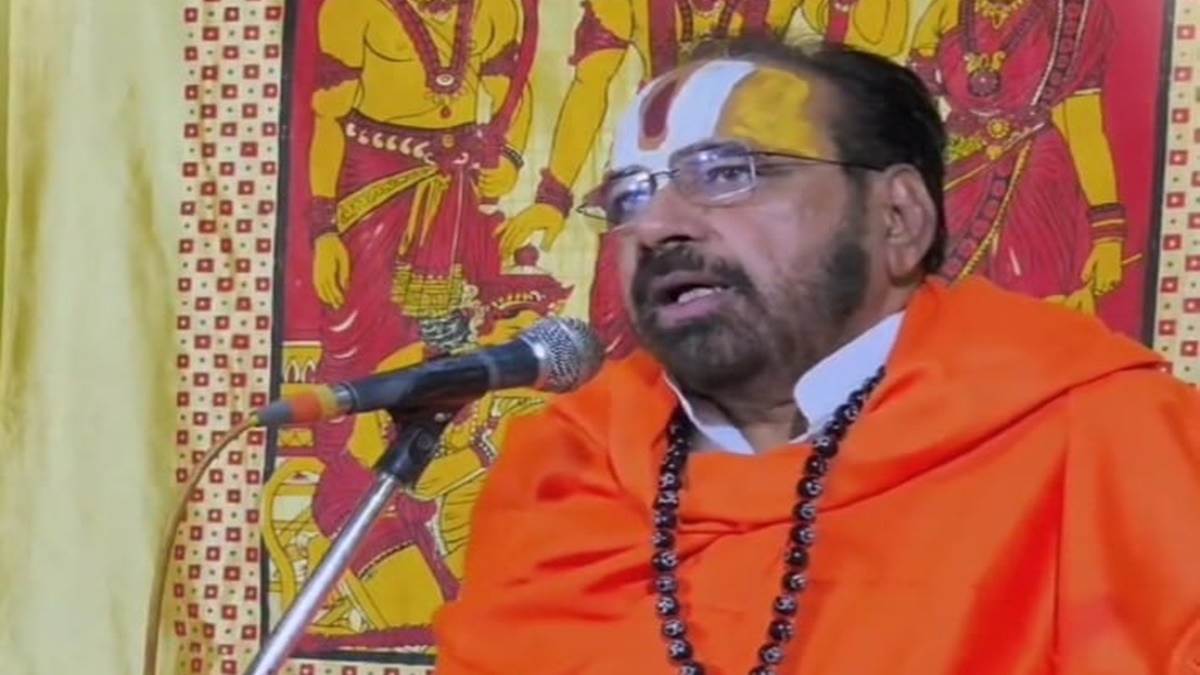 Sagar News: वीडियो देखिये, कथा मंच पर भजन गाते नजर आए मप्र के पूर्व ...