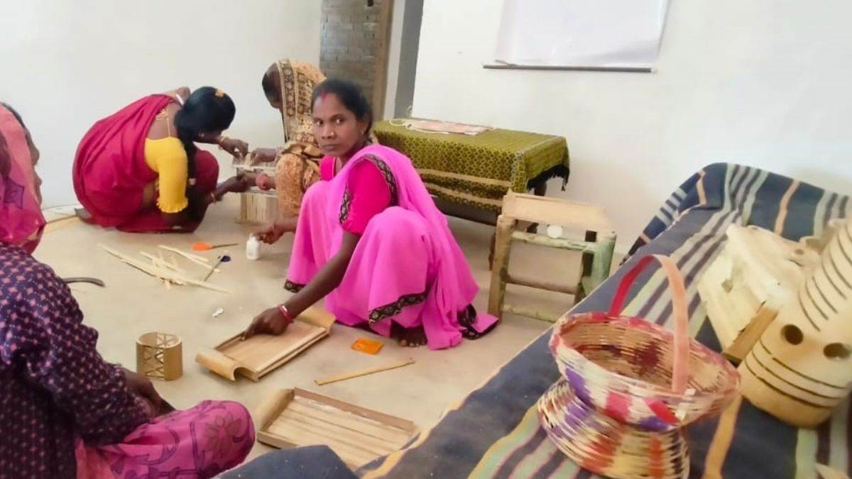 Bamboo Craft: कुर्सियां-टेबल समेत 13 प्रकार के बंबू क्राफ्ट बनाएंगे बैगा, हैदराबाद-भोपाल के ...