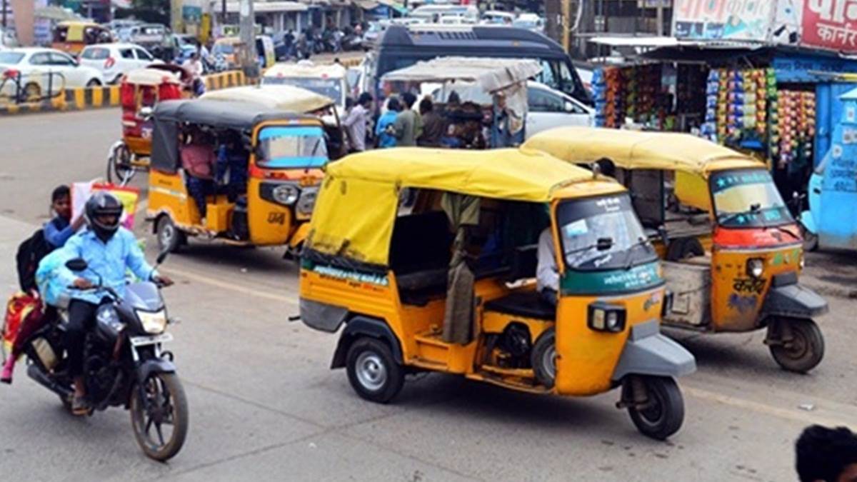 Traffic System in Jabalpur: मिट गई आटो लेन, सड़क से चौराहे तक आटो, ई ...