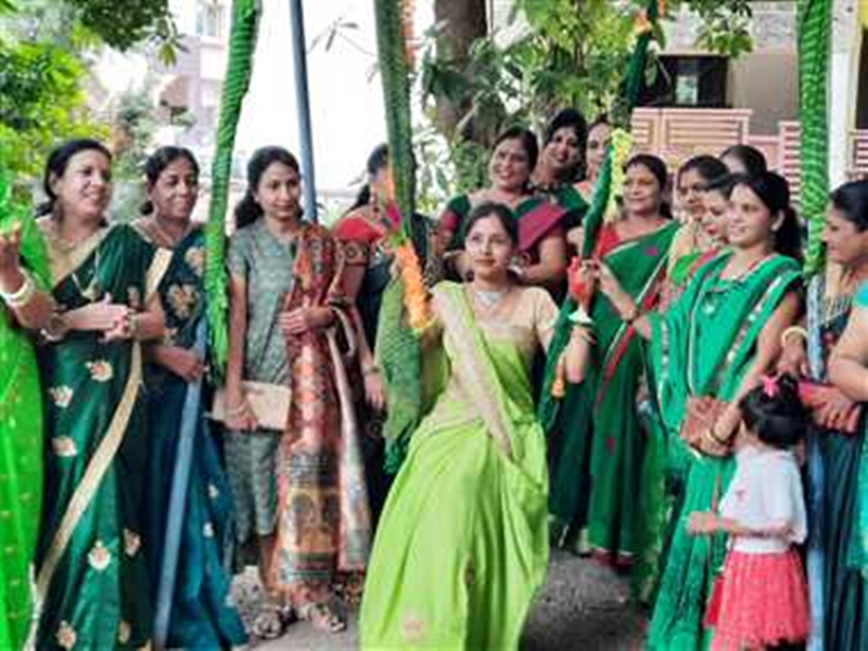 Kajli Teej Festival: छत्तीसगढ़ी तीजा से पहले आज कजली तीज पर छाई झूलों ...