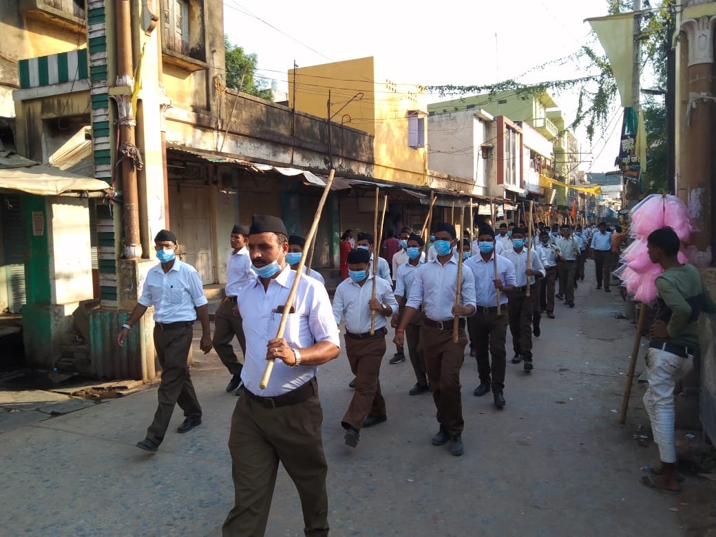 Path movement : राष्ट्रीय स्वयंसेवक के कार्यकर्ताओं ने किया पथ संचलन ...