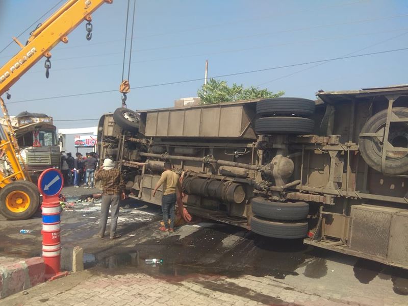 Ujjain Bus Accident: उज्जैन-मक्सी रोड पर बस पलटी, एक की मौत, 12 घायल