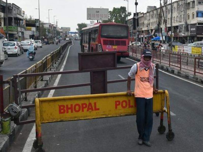 बैरागढ़ में एलिवेटेड रोड निर्माण से पहले मेन रोड से बीआरटीएस लेन हटाने ...
