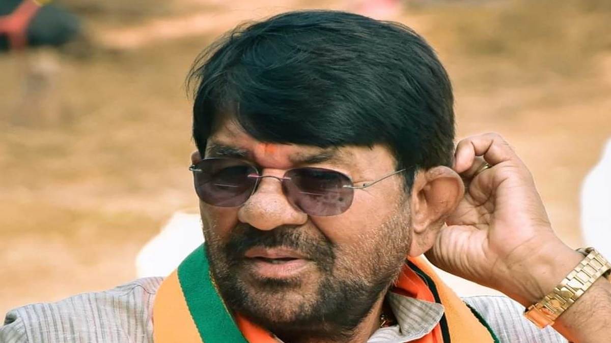 Minister Lakhan Patel : बैंक की नौकरी छोड़ सक्रिय राजनीति में आए लखन पटेल - Lakhan Patel left ...