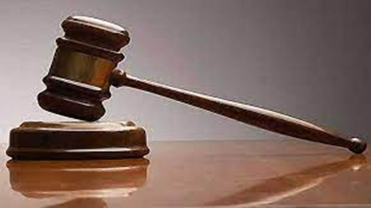 Gwalior Court News दिग्विजय पर अभद्र टिप्पणी सिंधिया सहित दो