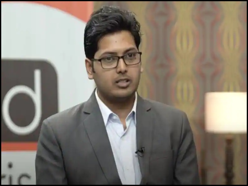 सफलता की कहानी: जानिए कैसे लाखों की नौकरी छोड़ पहले ही प्रयास में IAS ...