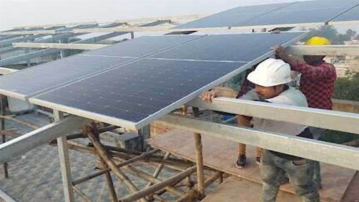 Indore News: इंजीनियरिंग की नौकरी छोड़ शुरू किया सोलर पैनल लगाने का काम ...