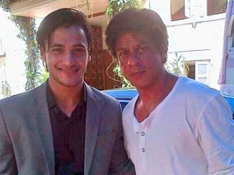 Shahrukh Khan और Asim Riaz के बीच फैन्स ने ढूंढ निकाला ये कनेक्शन ...