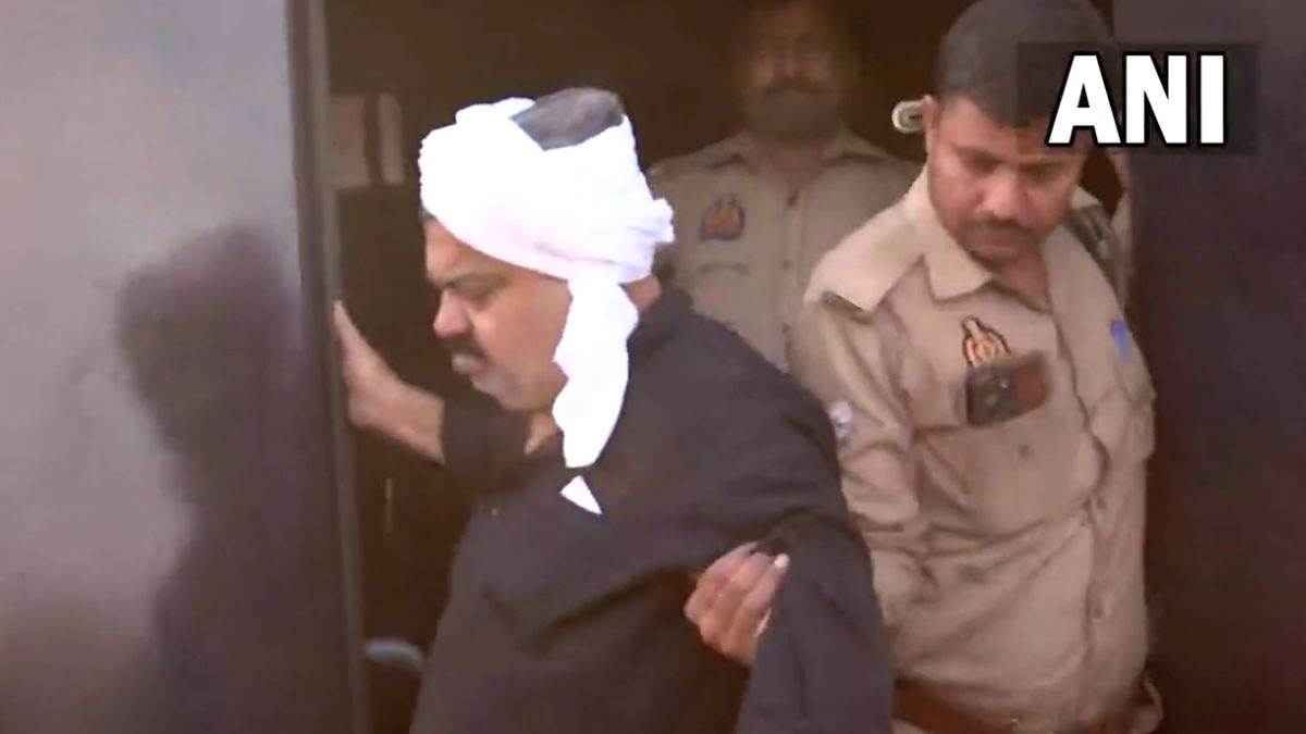 Atiq Ahmed: थोड़ी देर में प्रयागराज पहुंचेगा अतीक अहमद का काफिला, बहन ...