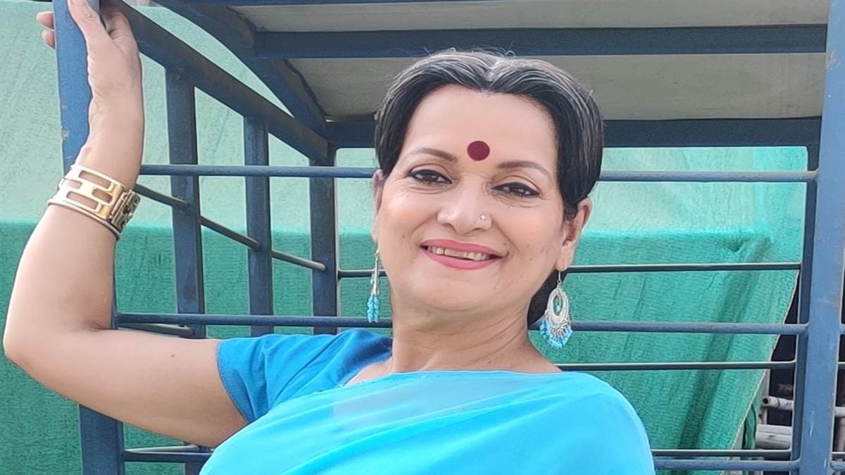Himani Shivpuri Backless Himani Shivpuri Backless