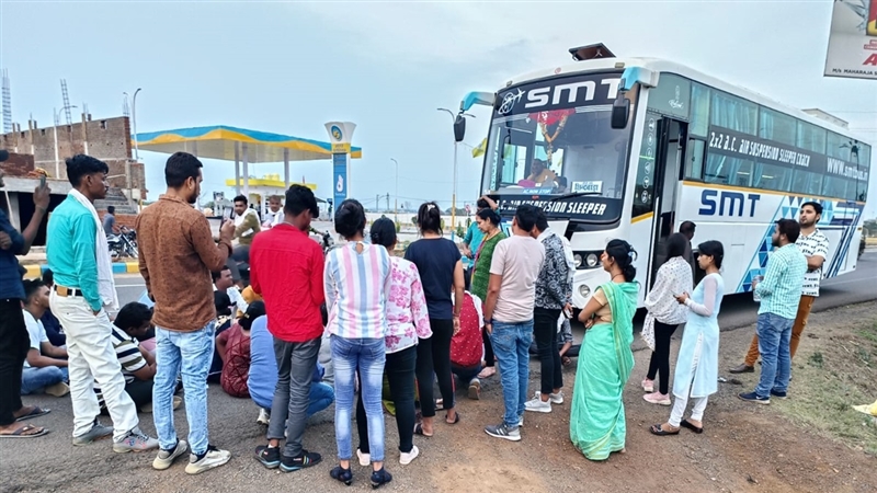 Seoni News : बस का एसी नहीं चला तो यात्रियों ने किया हंगामा लगाया जाम ...