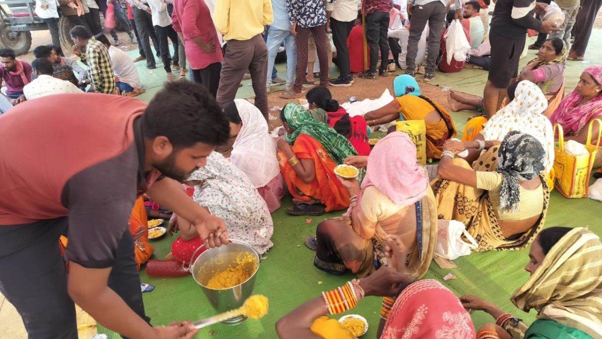 बेमेतरा में धमाके के बाद तनावपूर्ण स्थिति, अपनों को तलाश रहे ग्रामीण ...