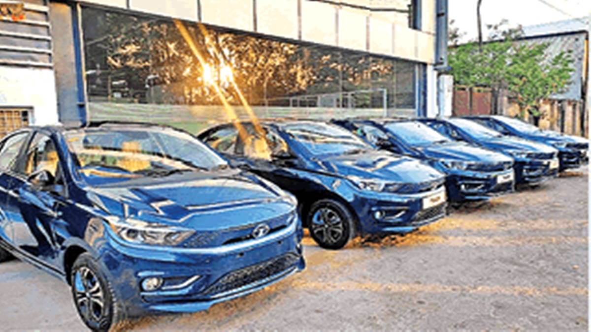 E-vehicles in Gwalior सब्सिडी घटने का असर...लेड एसिड बैटरी वाले ई ...