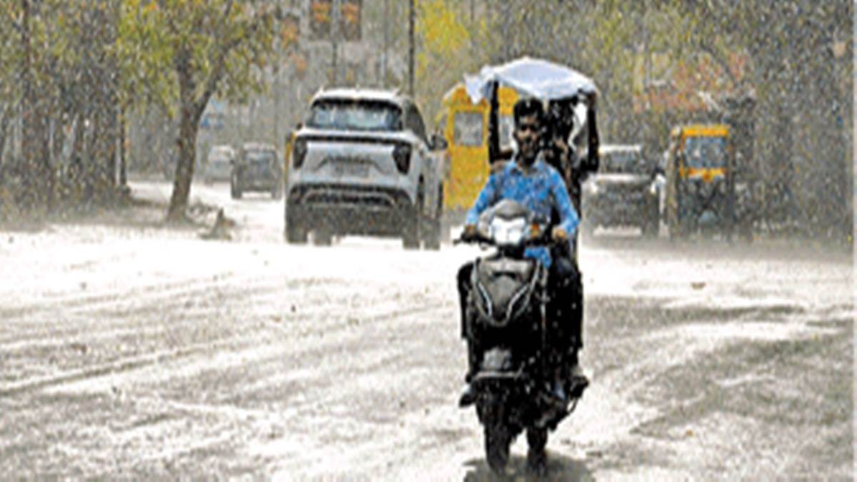 Health tips: बारिश से बचें और स्वस्थ रहें - Health tips avoid the rain and stay healthy