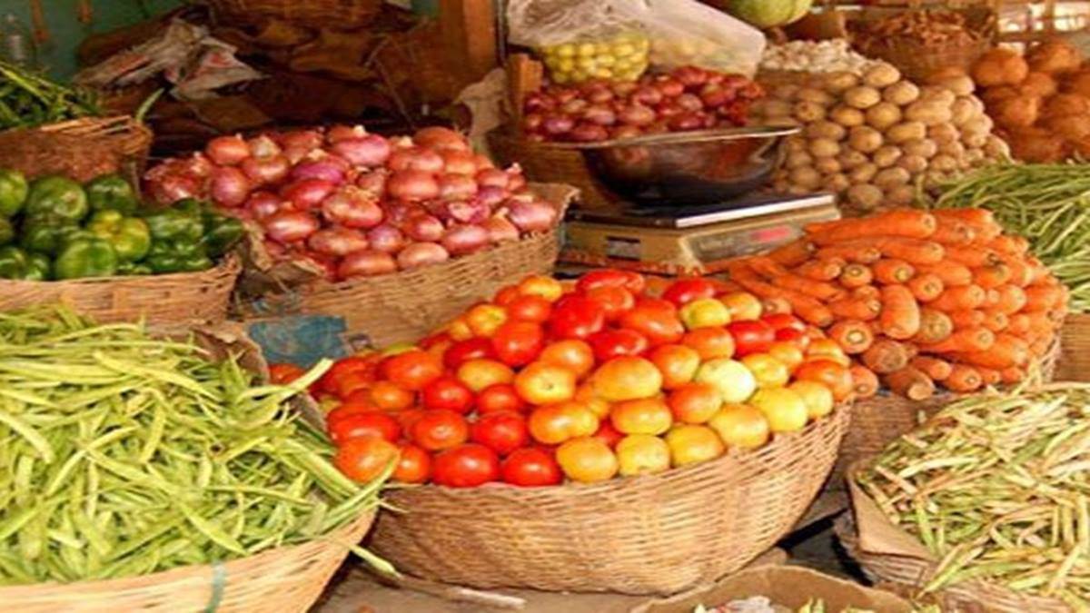 Vegetable Rate Indore: सब्जियों में महंगाई का दौर, टमाटर सौ रुपये पार, धनिया 150 और मिर्च 80 ...