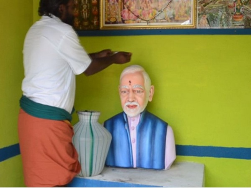 इस राज्य के किसान ने बनवाया PM मोदी का मंदिर, रोजाना होती है आरती ...