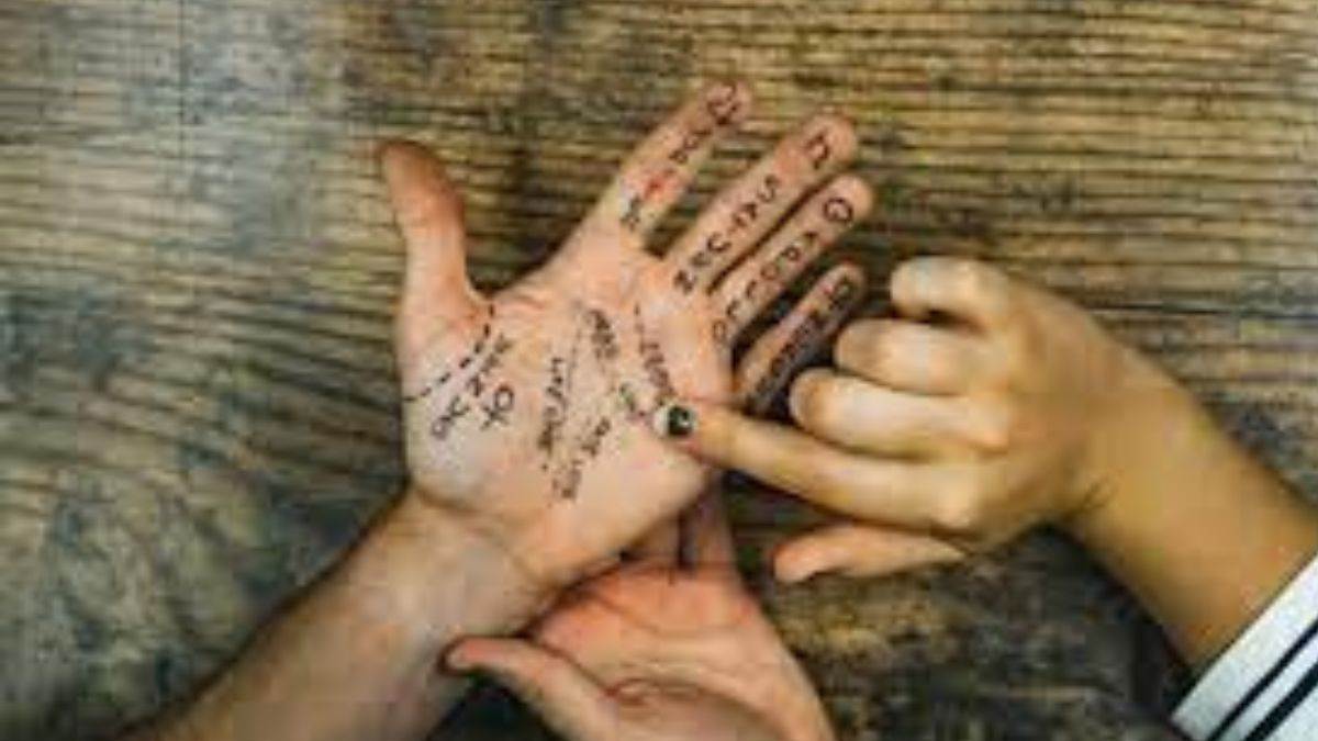 Palmistry: अंगूठे पर मौजूद ये निशान बनाता है व्यक्ति को धनवान, राजा की तरह बिताते हैं जीवन