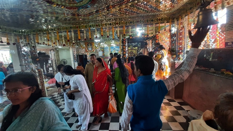 Dindori News : डिंडौरी में नर्मदा घाटों में आस्था की डुबकी लगा भक्तों ...