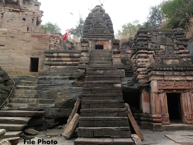 Nareshwar Shiva Temple: नरेश्वर महादेव मंदिर, जहां बारिश में शिवलिंग को ...