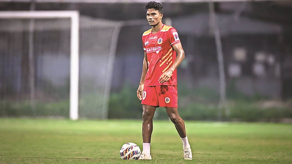 CG News: छत्‍तीसगढ़ के अभिषेक कुंजाम इंग्लिश फुटबाल लीग में मचाएंगे धमाल, अबूझमाड़ से गोल दागने ...