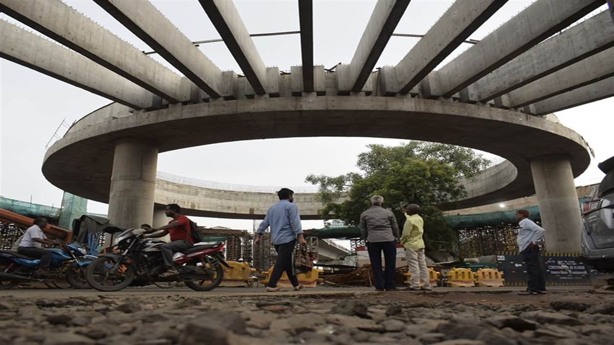 Madan Mahal Flyover in Jabalpur : मदन महल फ्लाईओवर की रोटरी में 15 मीटर ...