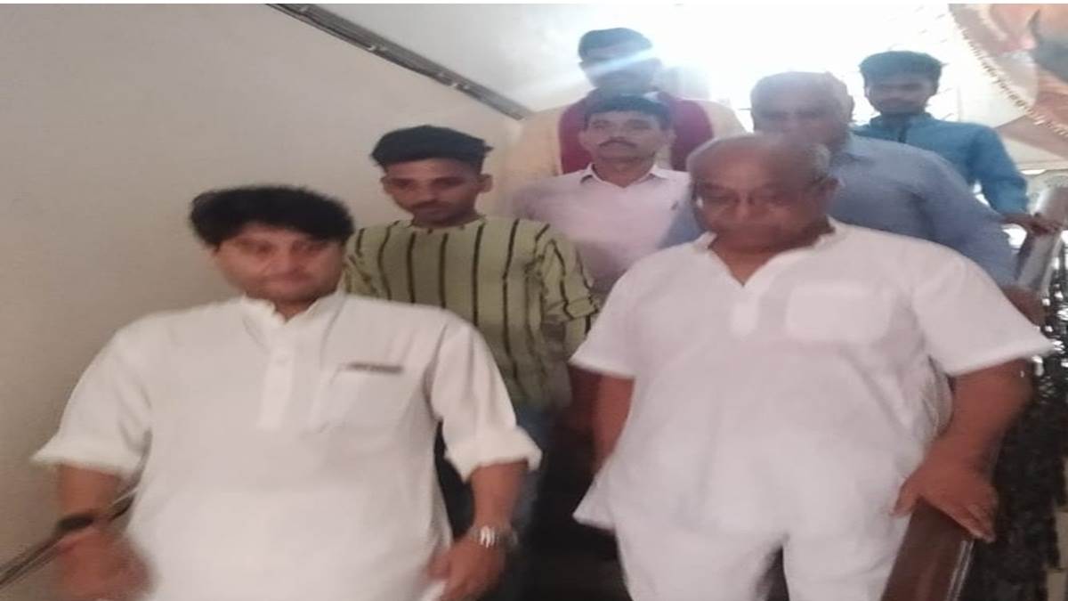 Scindia in Gwalior: संघ कार्यालय पहुंचे सिंधिया और कहा श्रीधर पराडकर ...