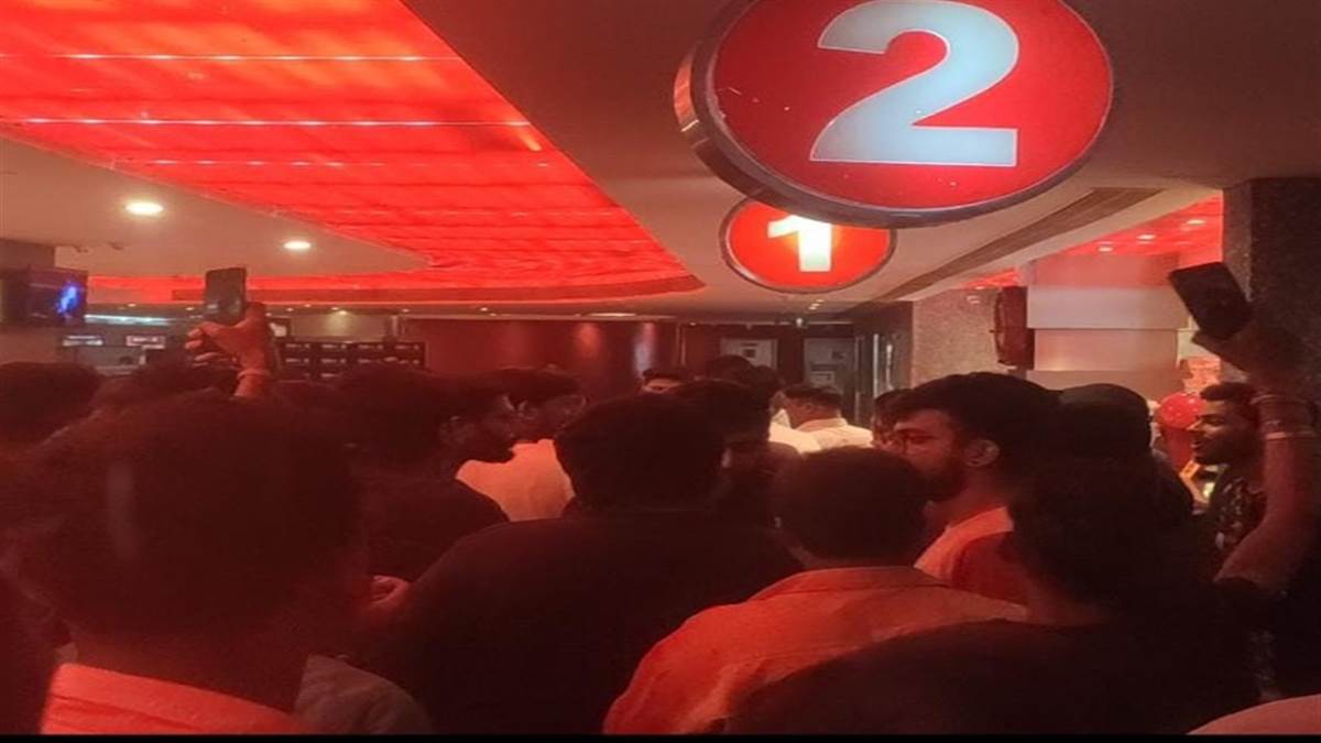 Raipur News : भारत और पाकिस्तान मैच के बीच रायपुर के आइनाक्‍स में ...