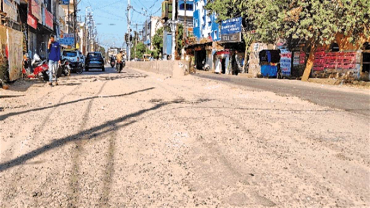 ग्वालियर में जल्दबाजी में बनाई सड़क, सीवर-पानी भूले तो उखाड़ी, नाराजगी ...