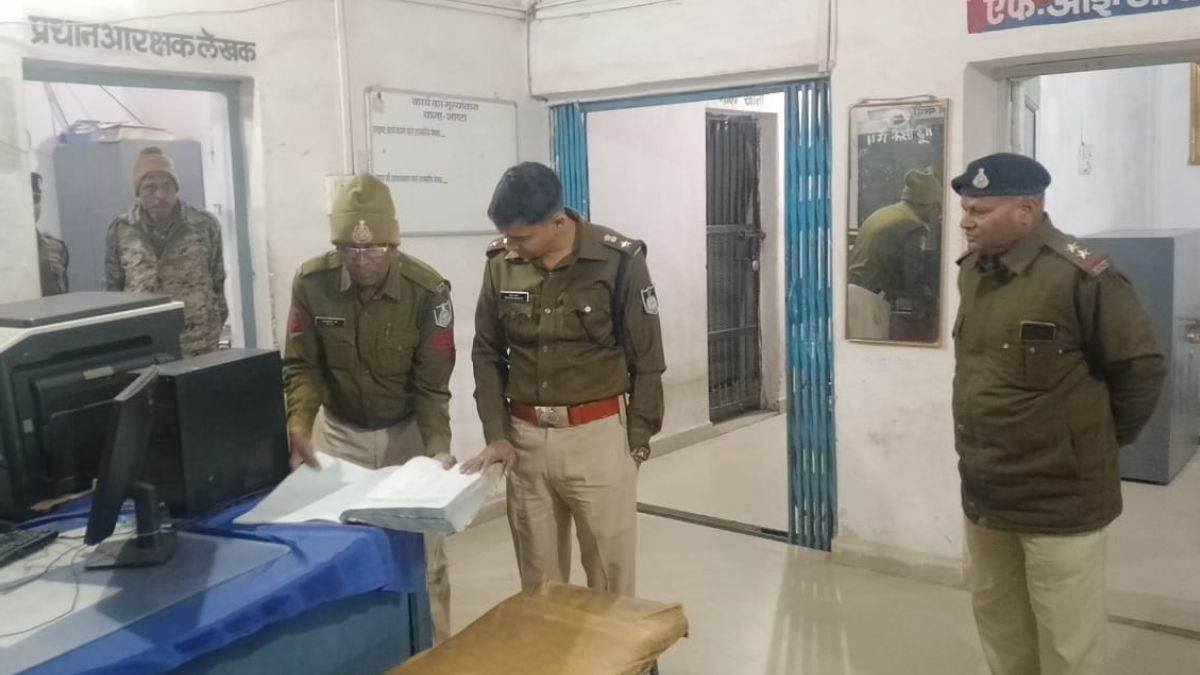 MP Police: डीजीपी ने रात में थानों का किया औचक निरीक्षण, प्रदेश भर में ...